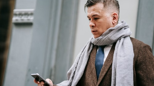 Think Scarves Are Outdated? These 11 Men’s Styles Say Otherwise – Alexcosta